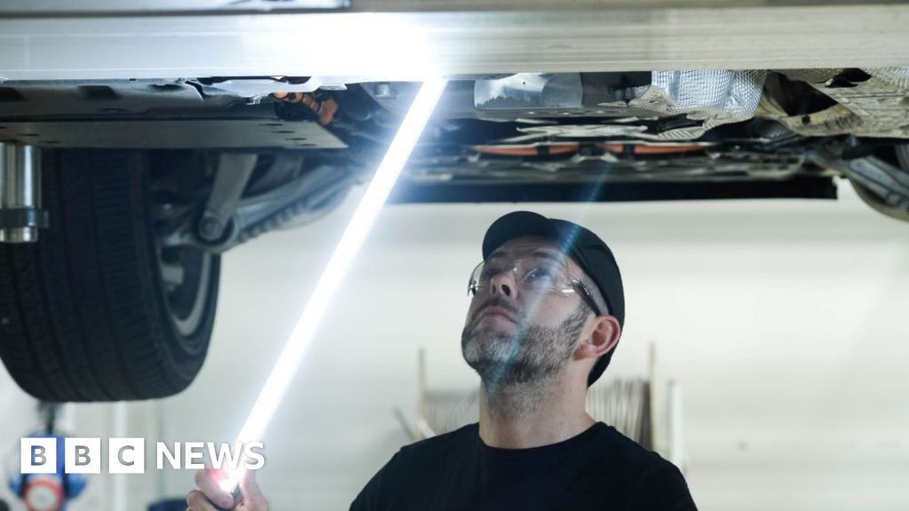 Jaguar Land Rover unveils electric vehicle test lab in Coventry