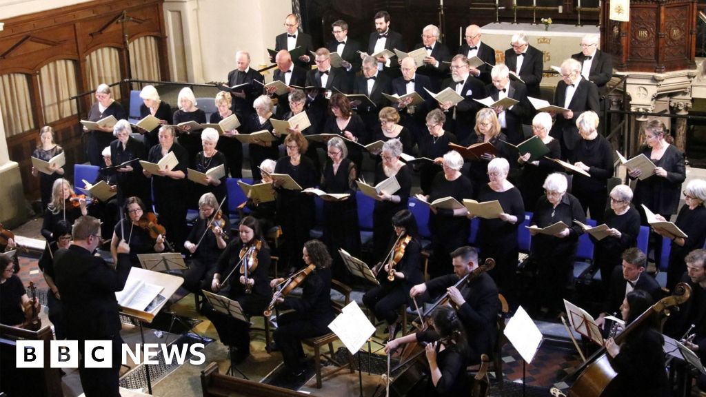 Community urged to join singers for concert in Wolverhampton - BBC News