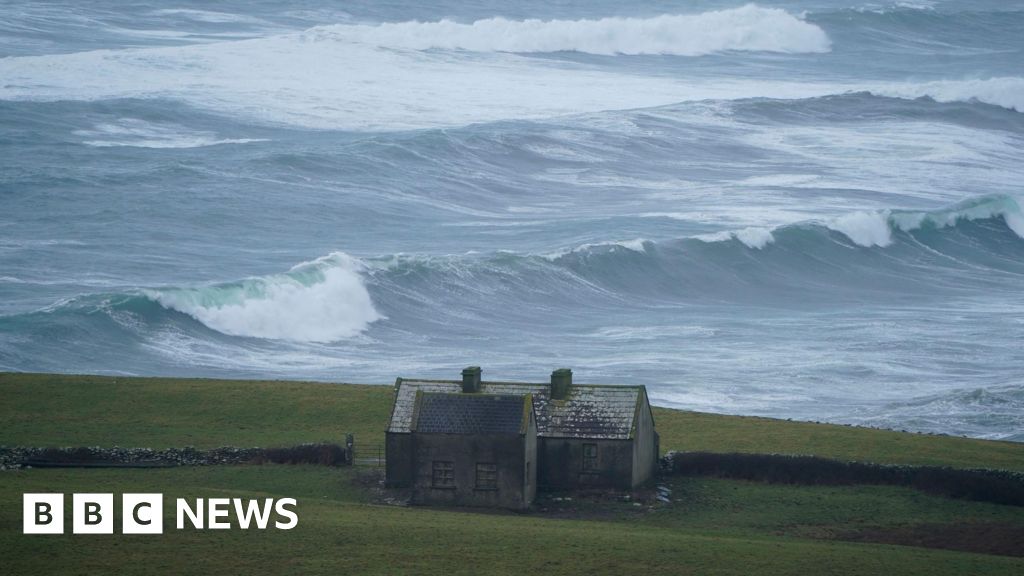 Storm Éowyn: Disruption likely in NI as storm to bring high winds