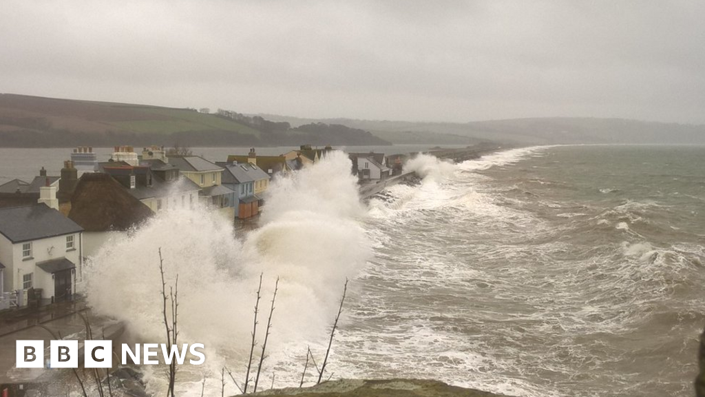 Evacuation as crack appears in Devon sea defences - BBC News