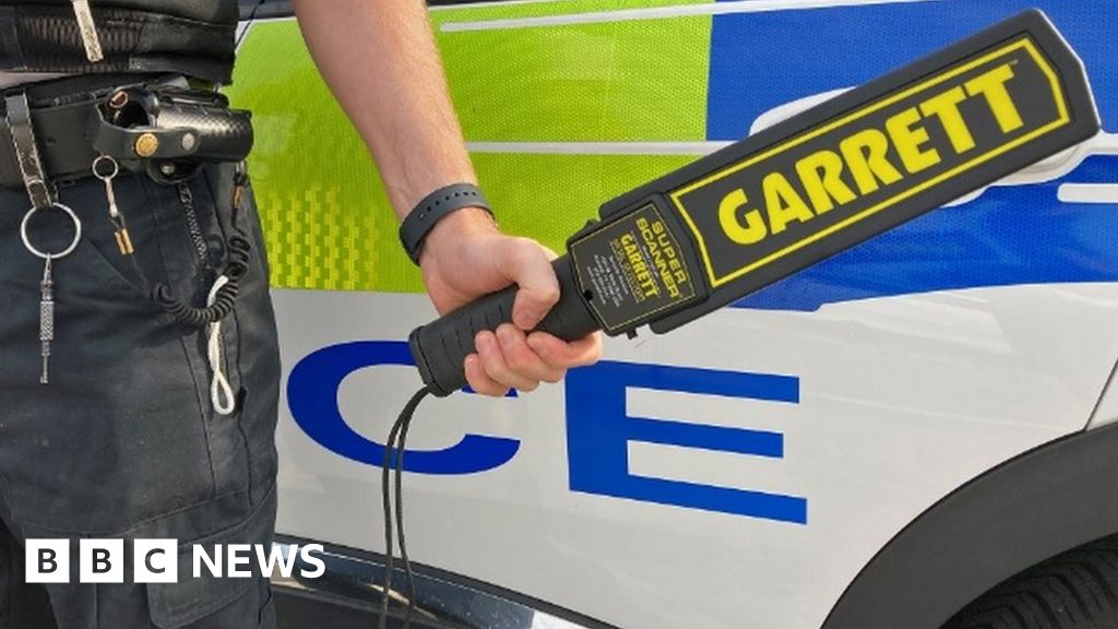 Merseyside Police get metal detectors to tackle knife crime - BBC News