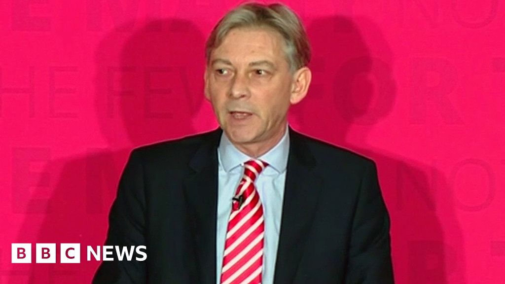 Richard Leonard to lead Scottish Labour - BBC News