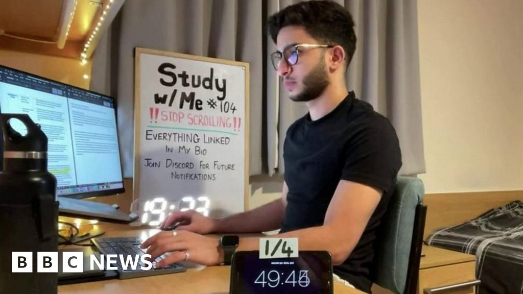 Stream of student working attracts large following