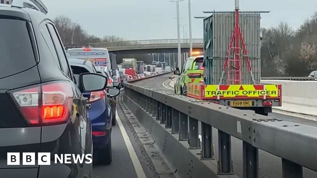 M5 reopens in Worcestershire after one confirmed dead