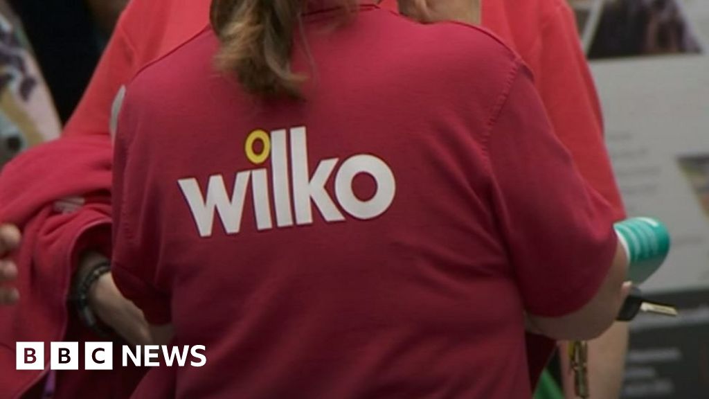 Nottinghamshire Wilko workers 'distraught' at mass redundancies - BBC News