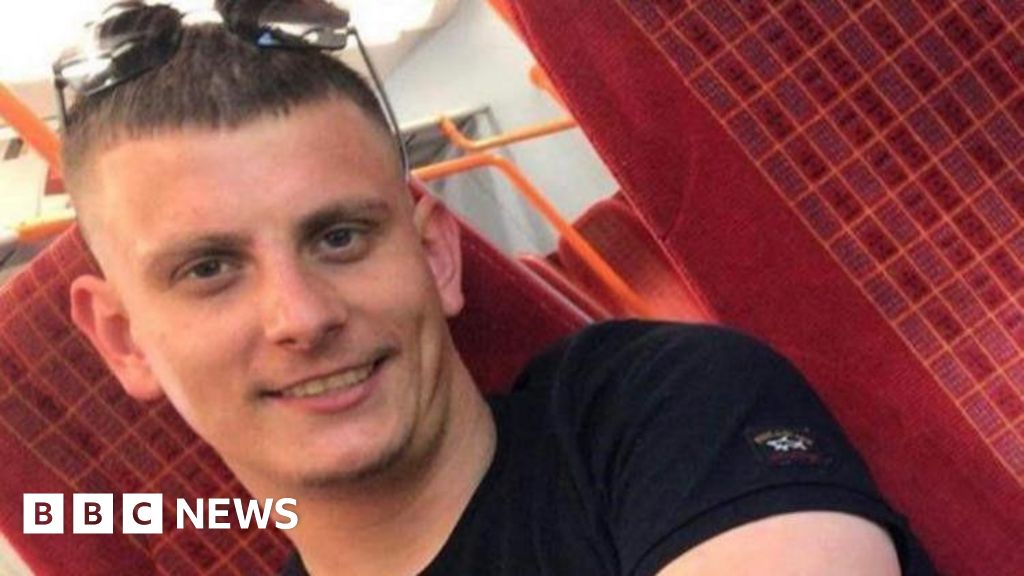 West Molesey man found guilty of killing brother with a knife - BBC News