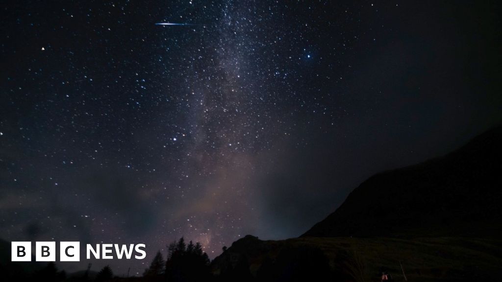 Quadrantids: How to see the first meteor shower of 2026 - BBC News