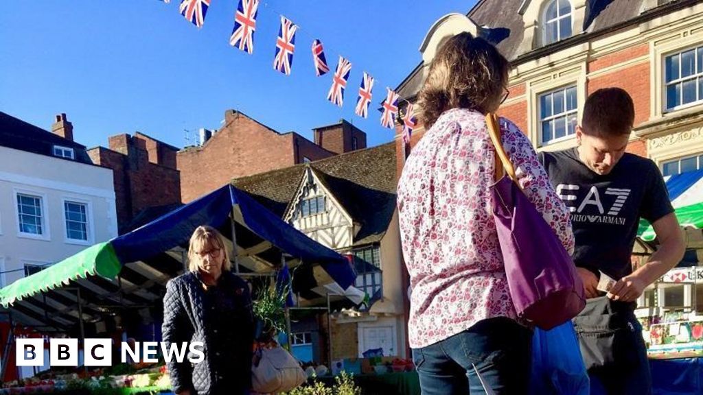 Cherwell Council launches schemes to support market traders