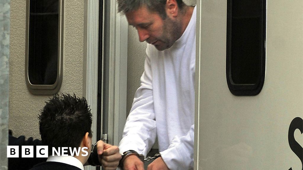 Newspaper headlines: Police warning over 'violent thugs' - BBC News