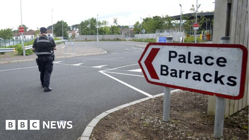 Palace Barracks: DUP calls for a review of security after blast - BBC News