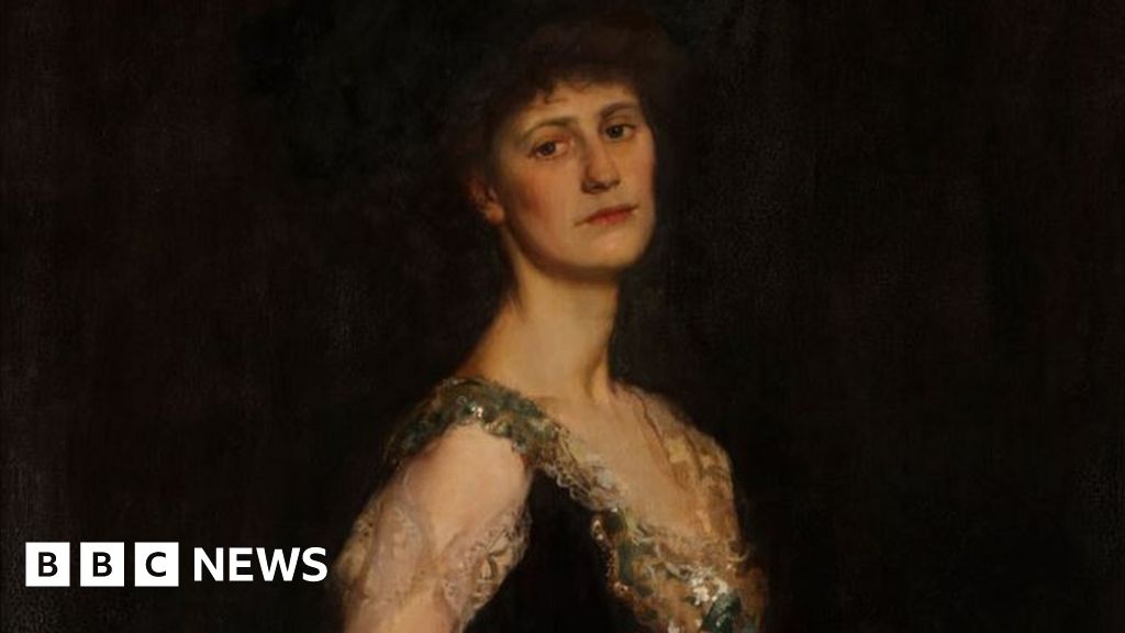 First woman MP Markievicz honoured in Parliament - BBC News