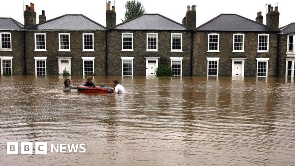 The 'forgotten city' of the 2007 summer floods - BBC News