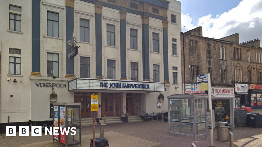 Man seriously injured in mass brawl outside Cambuslang pub - BBC News