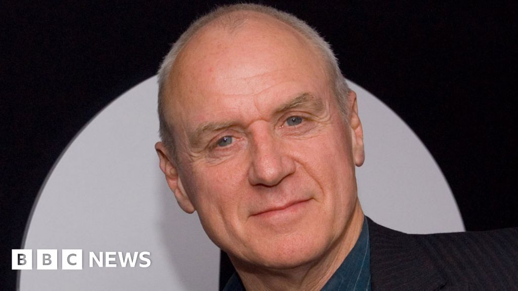 Neighbours' Jim Robinson to make Christmas comeback - BBC News