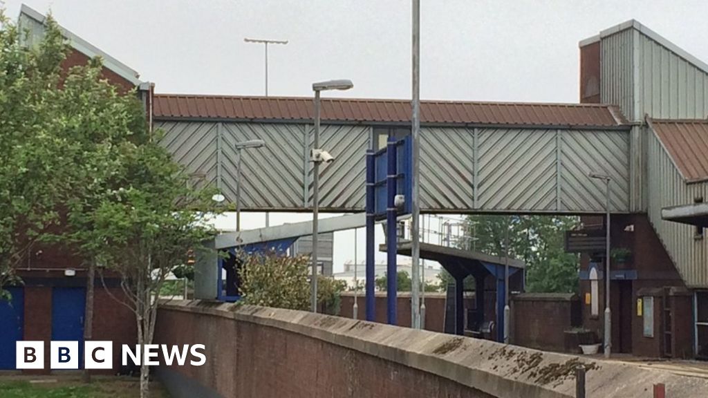 Vandalism partly closes Belfast's Yorkgate station - BBC News