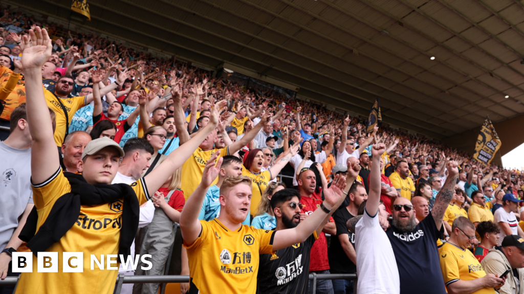 Wolves sell out season tickets after pricing u-turn - BBC News