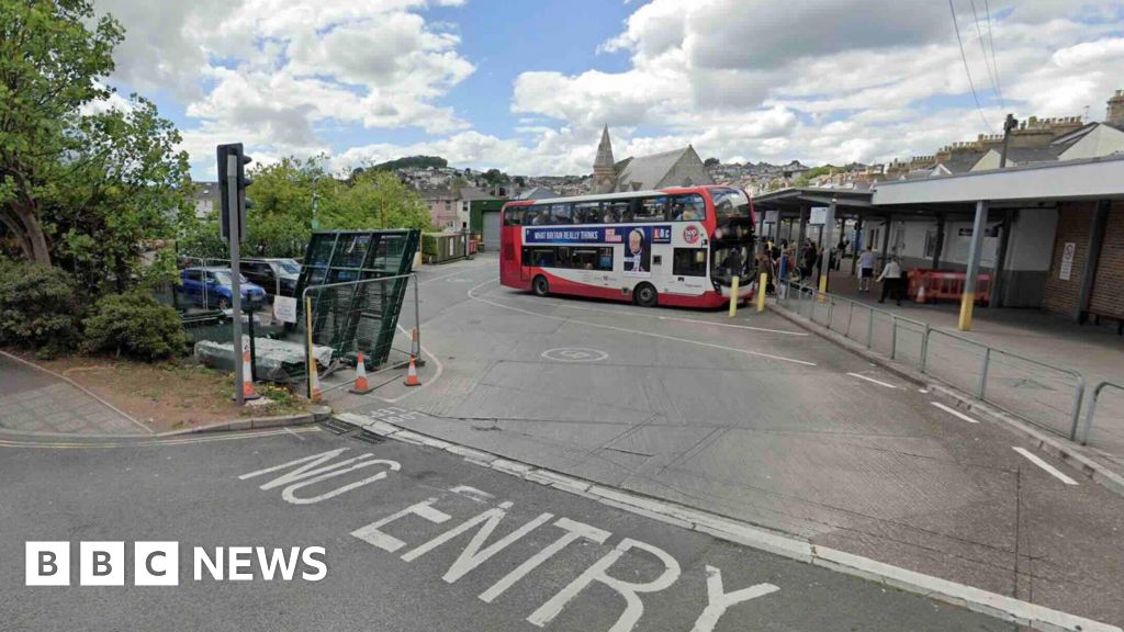 Initiative to tackle behaviour on Devon buses - BBC News