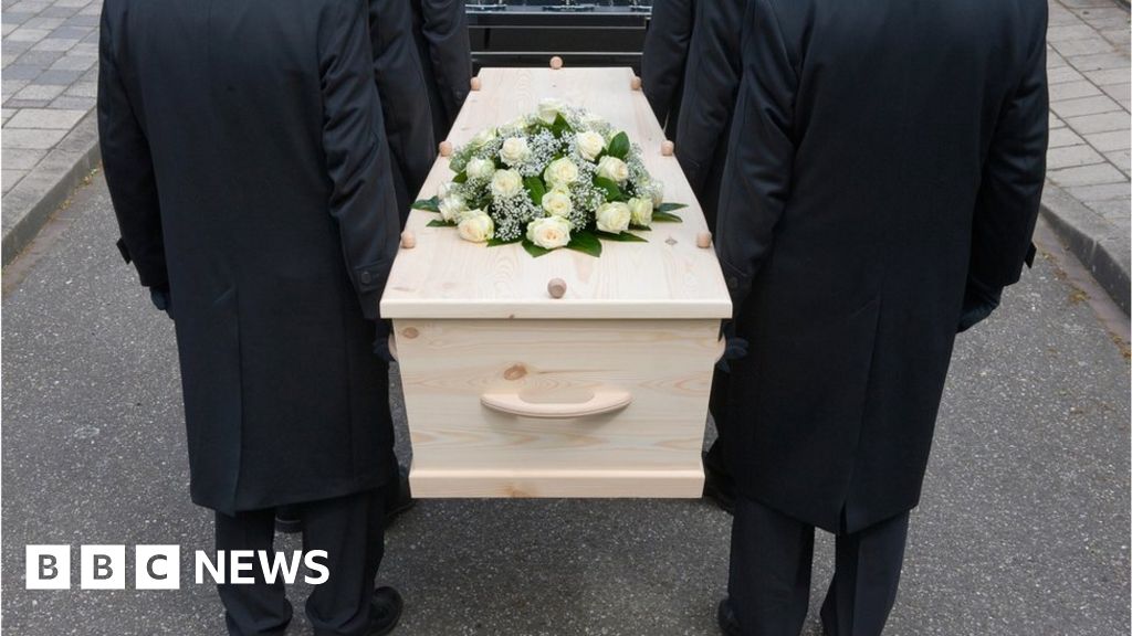 Funeral poverty fund opens to grieving families in Scotland - BBC News