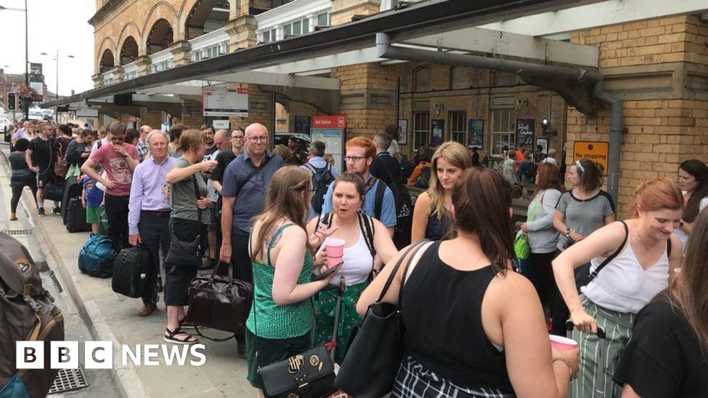 Lightning strikes cause rail chaos across East Coast - BBC News