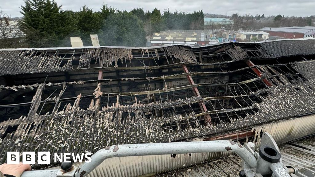 Great Barr fire: Sixty firefighters tackling 'significant' factory blaze - BBC News