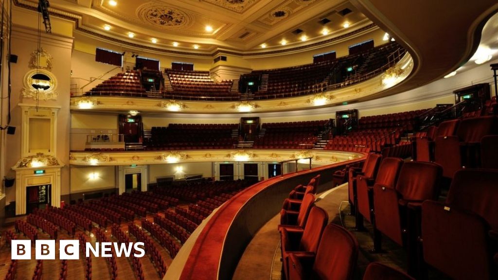 Phone-free concert hailed a success in Edinburgh's Usher Hall - BBC News