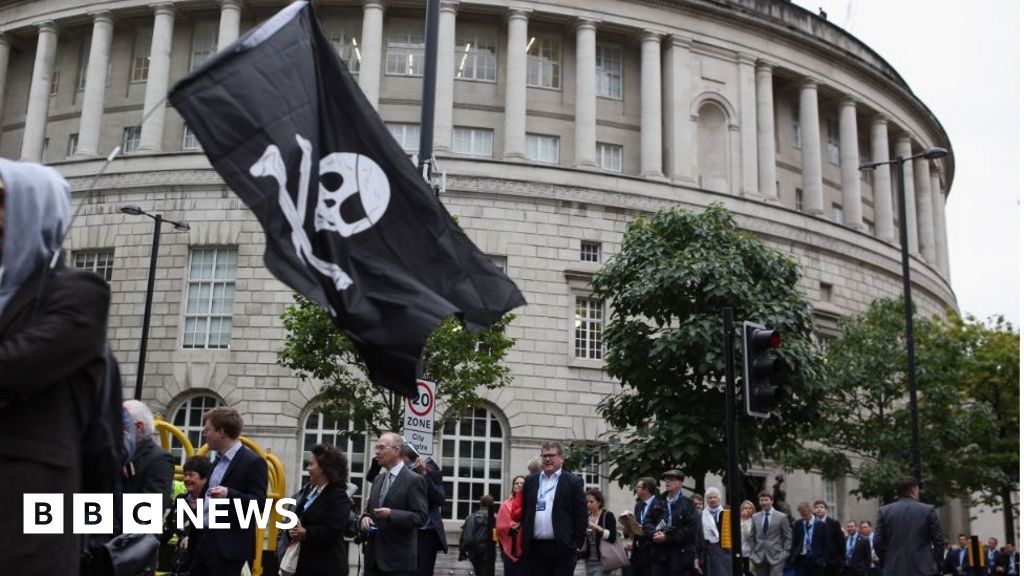 Police 'failed to protect' delegates at Tory conference, says MP - BBC News