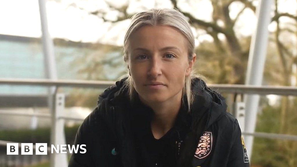 Leah Williamson: Freedom of Milton Keynes is like a full circle - BBC News