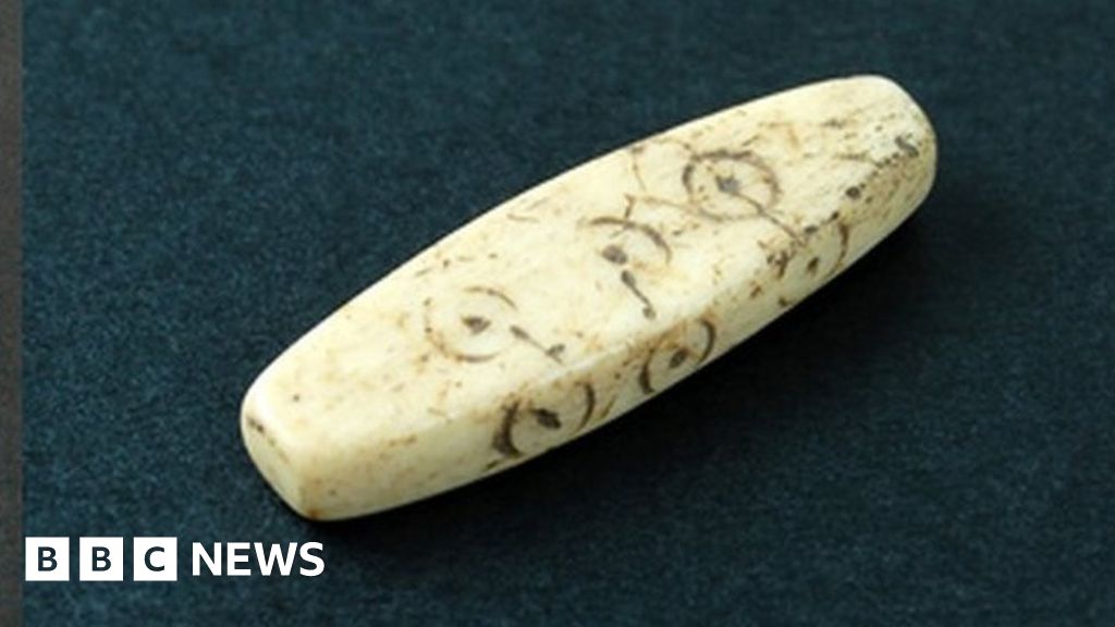 Rare Roman gaming piece found on Chester building site - BBC News