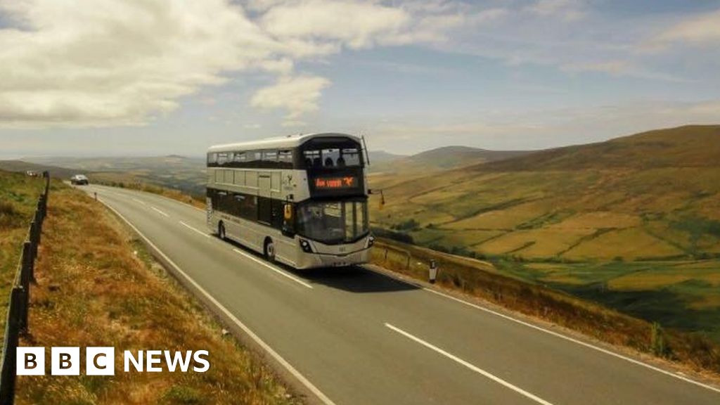 Manx bus timetables to return to pre-pandemic levels of service - BBC News