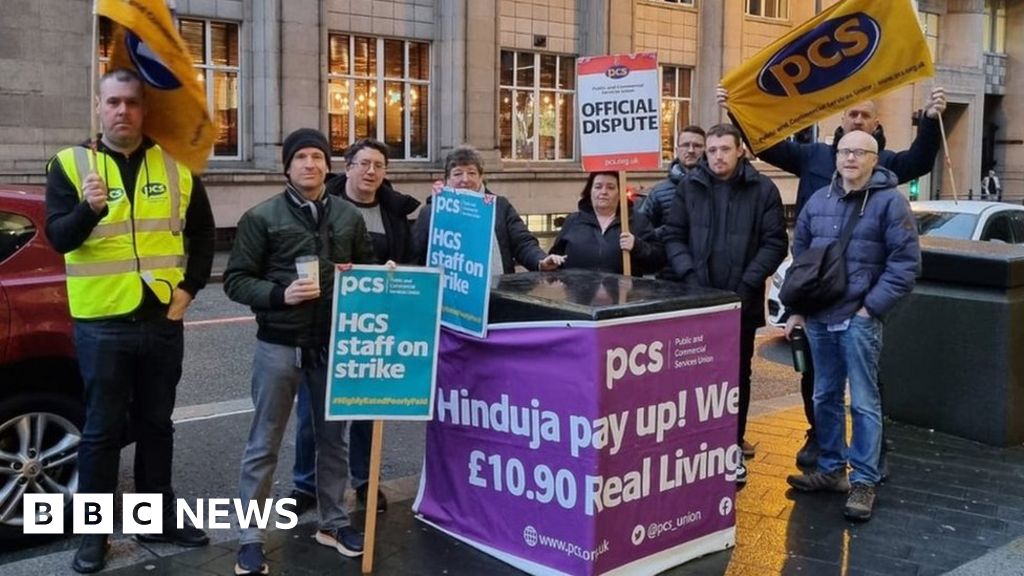 Liverpool job centre staff walk out in dispute over pay - BBC News