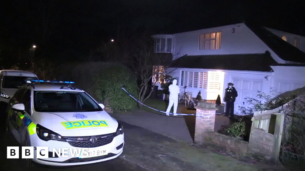 Brighton: Teenager arrested over woman's murder - BBC News