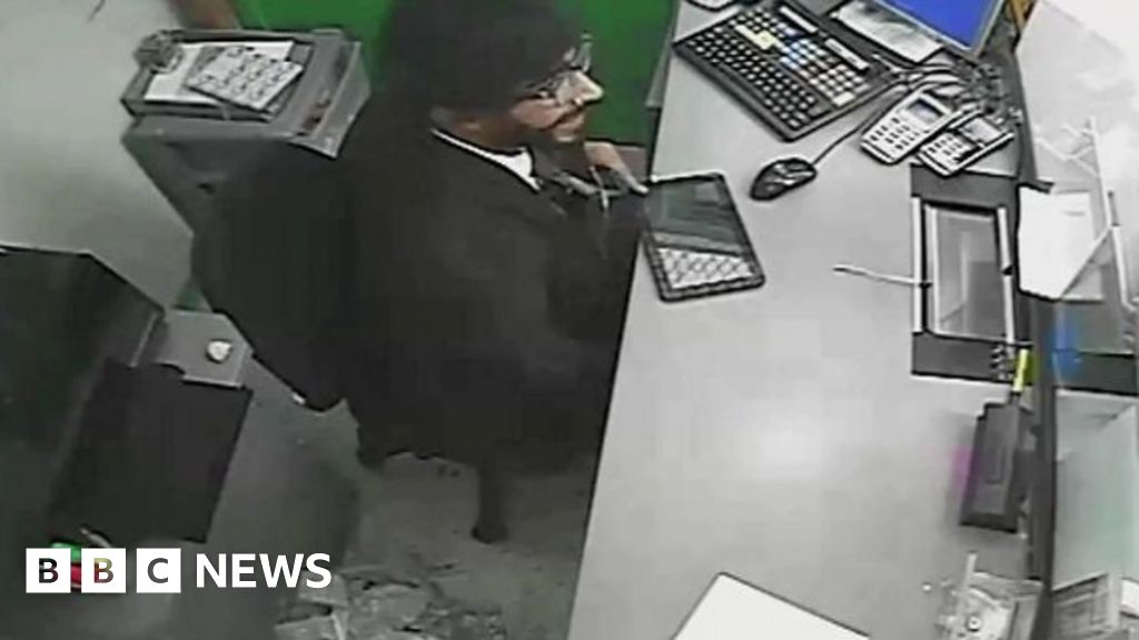 Trafford Park Asda theft: CCTV bid to catch £40,000 conman - BBC News