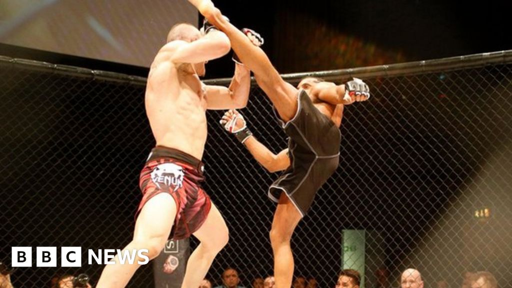 Inside the UK's white-collar cage fighting scene - BBC News