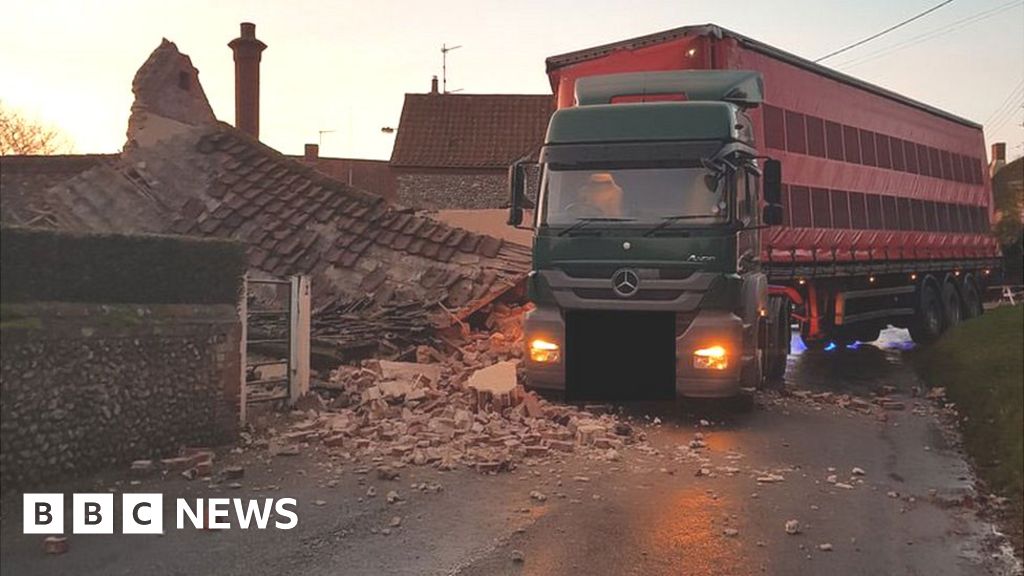Binham building collapses after lorry crashes into it - BBC News