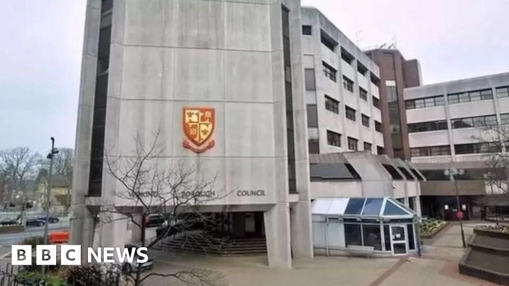 Woking: Bankrupt council looking for new committee members - BBC News