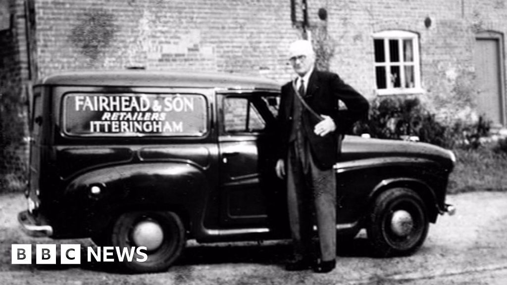 17th Century Itteringham shop bought by council - BBC News