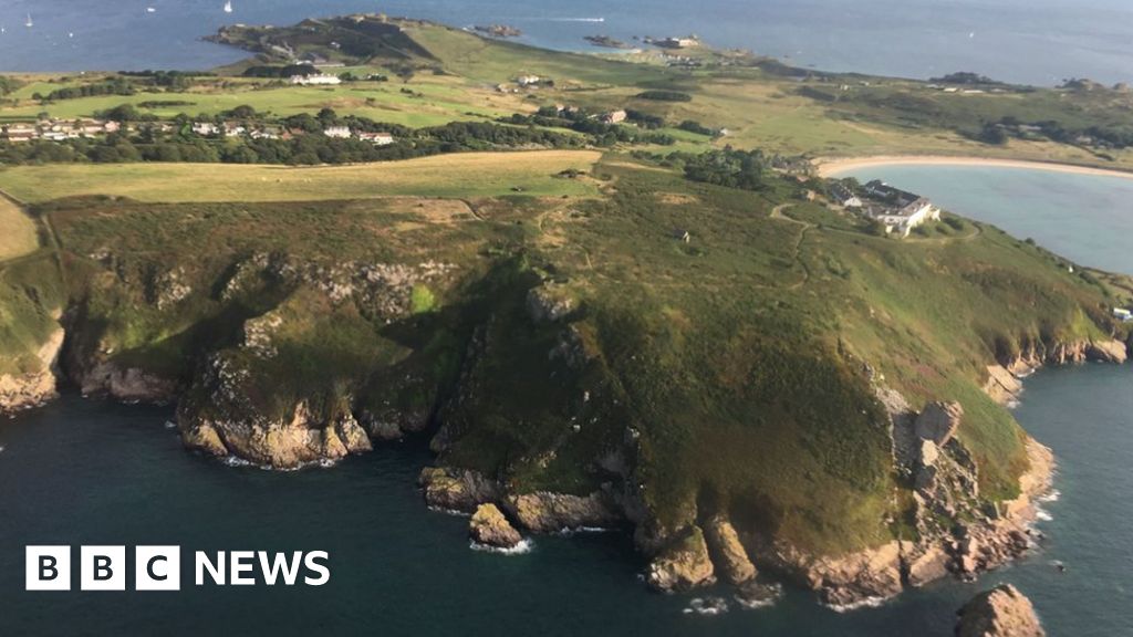 Alderney set to debate change of government - BBC News