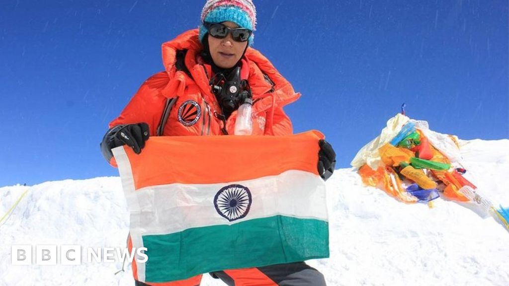 Indian woman 'sets new Everest dual ascent record' - BBC News