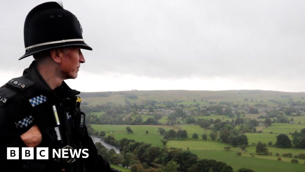 WhatsApp groups to help Durham Police tackle crime - BBC News