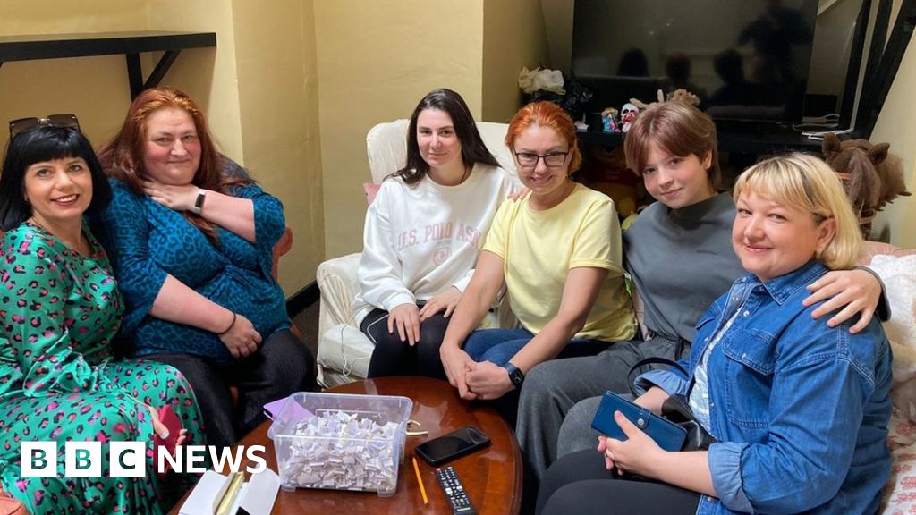 Evesham mother spends £16,000 to start Ukraine help hub - BBC News