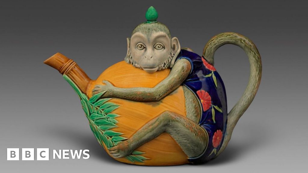 Stoke museum to show Victorian Majolica pottery - BBC News