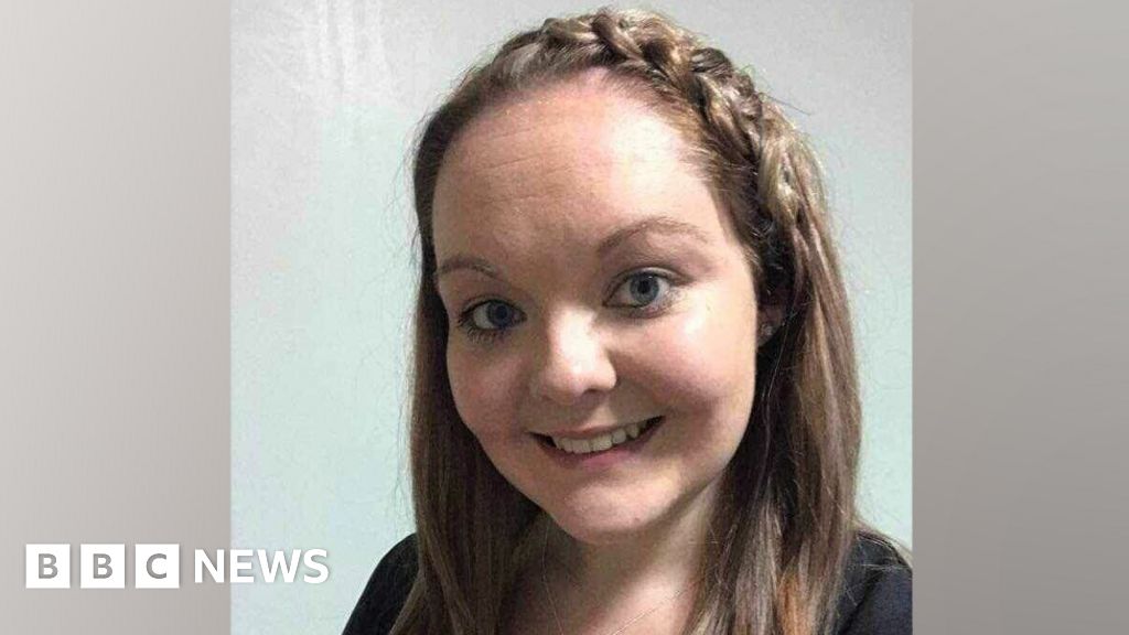 Murder trial jury shown photos of woman's body on bedroom floor - BBC News