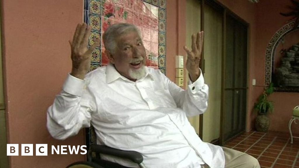 Mexican actor Ruben Aguirre dies at 82 - BBC News