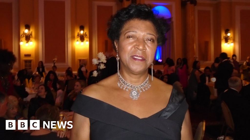 Ethnic women role models celebrated at Cardiff awards - BBC News