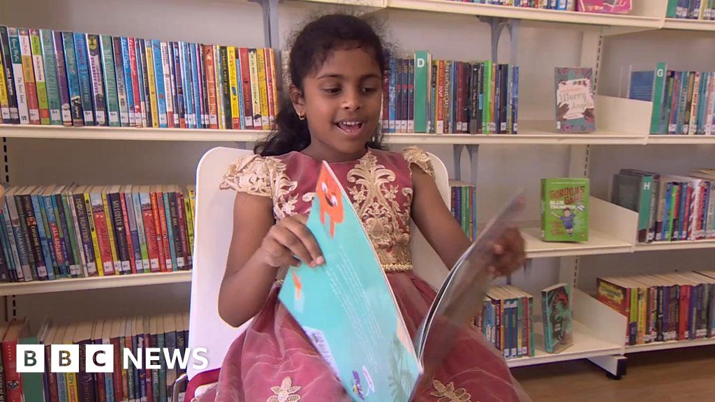 Children in Newham taking up reading challenge - BBC News