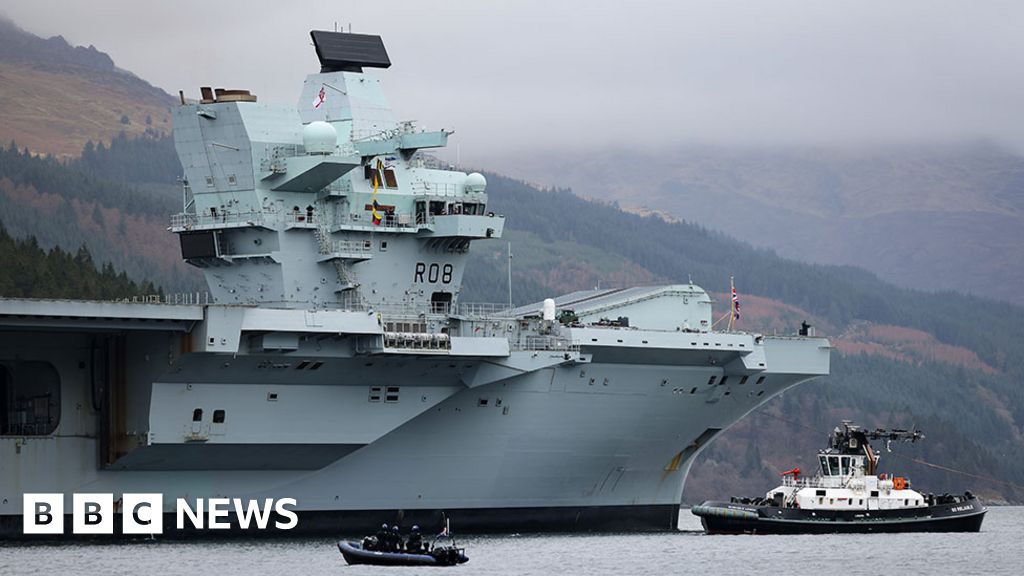 HMS Queen Elizabeth seen in Firth of Clyde - BBC News