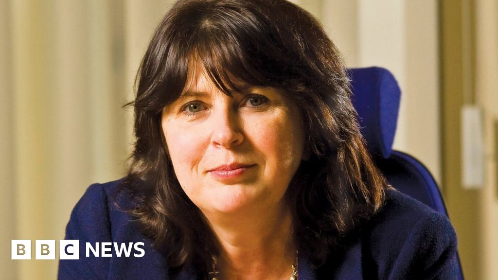 Bristol City Council's director Nicola Yates to leave - BBC News