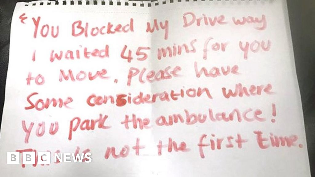 Ambulance crews 'upset' by rude notes - BBC News