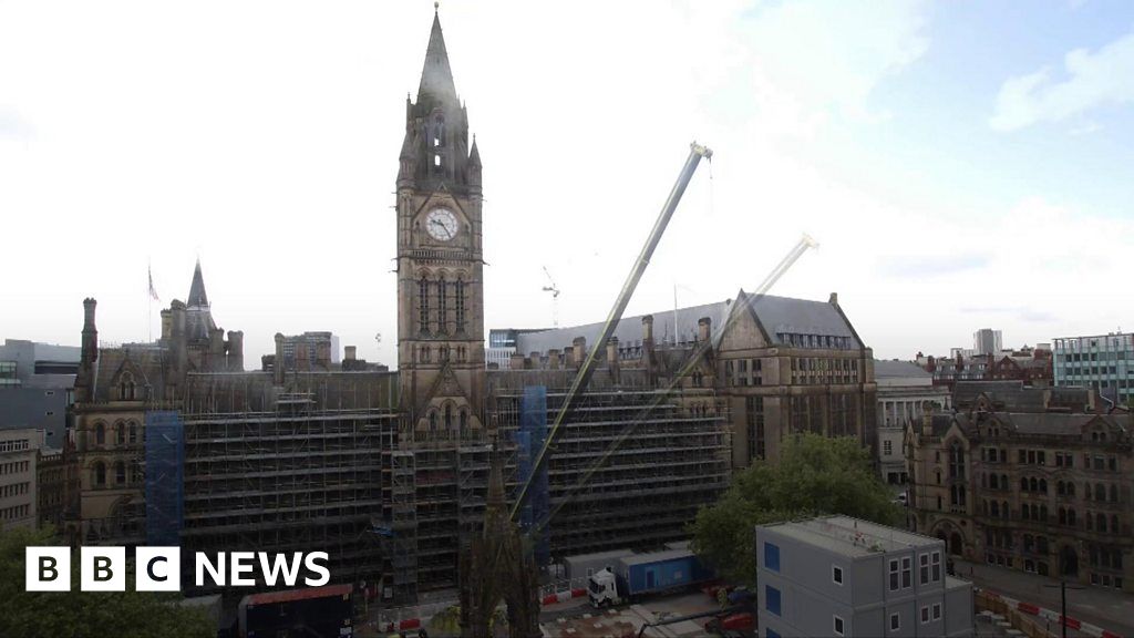 Manchester Town Hall: Behind the scenes of building renovation - BBC News