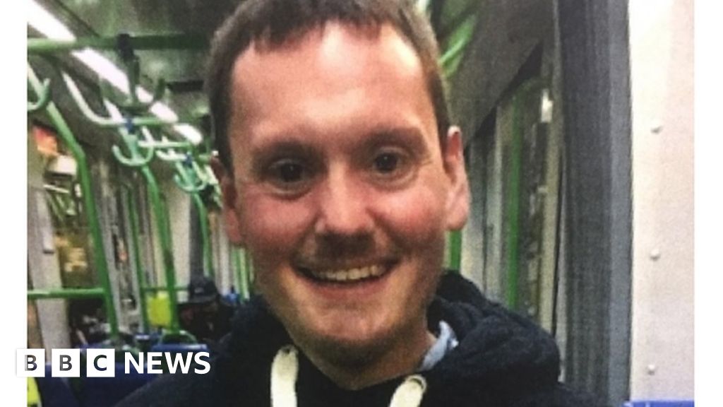 Australian authorities search for missing British man - BBC News